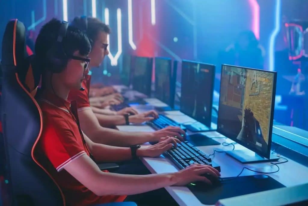 Esports Teams Explained: How Pro Squads Work Behind the Screens